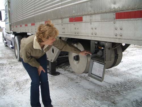 Retail Store Chain: Lowering of Tractor Trailer Landing Gear ...